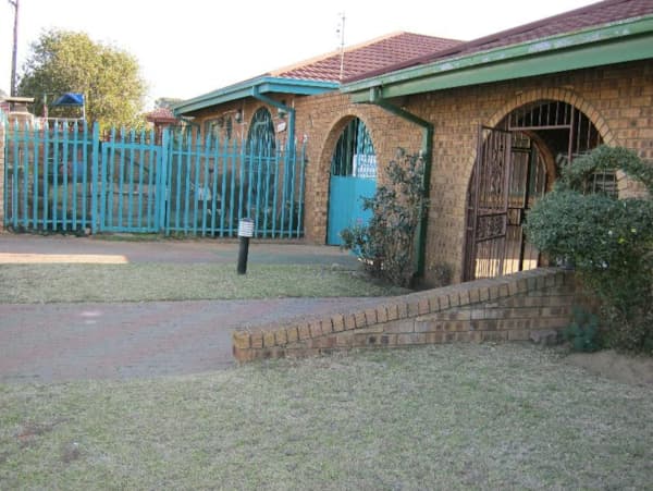 9 Pine Ridge (Witbank (eMalahleni)) Property and Houses For Sale - Pam ...