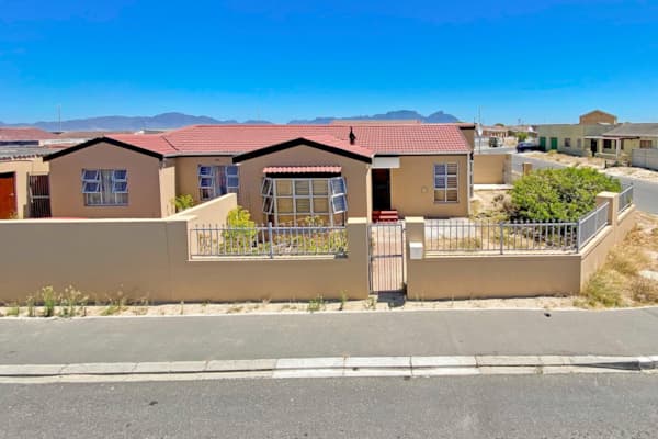 Woodlands (Mitchells Plain) 3 Bedroom Houses For Sale - Pam Golding ...