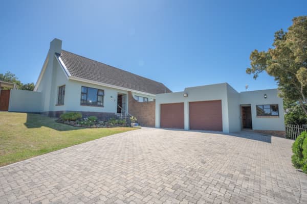 96 Grahamstown (Makhanda) Property and Houses For Sale - Pam Golding ...