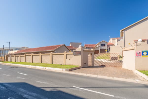 4 Bedroom Townhouse For Sale | Shelly Beach | 1PX1621439 | Pam Golding ...