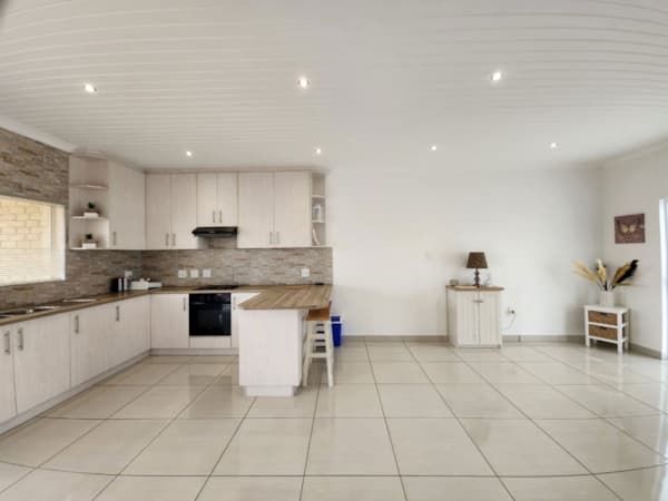 44 Boland (Winelands) Apartments and Houses To Rent - Pam Golding ...