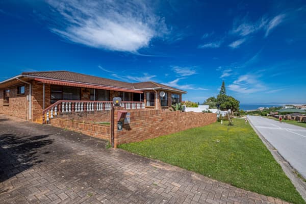 32 Port Elizabeth (Gqeberha) Beach Living Property and Houses For Sale ...