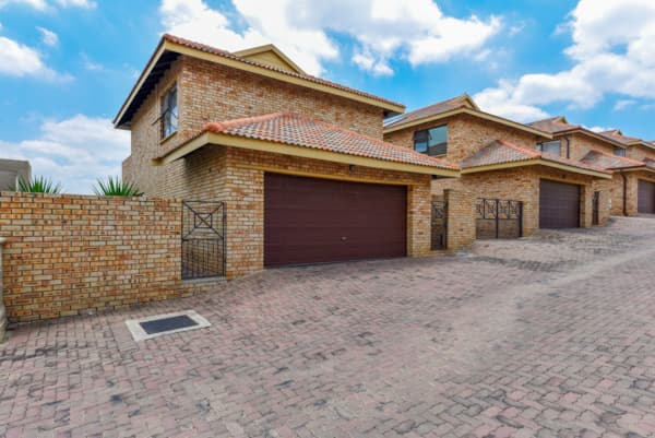 49 North Riding Property and Houses For Sale - Pam Golding Properties