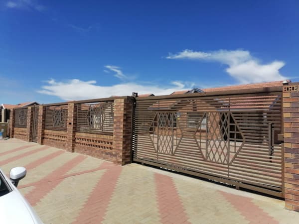 3 Bedroom House For Sale | Bloemanda | 1BX1649626 | Pam Golding Properties