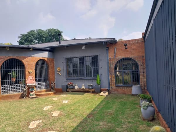 3 Bedroom House For Sale | Daggafontein | 1SP1649000 | Pam Golding ...