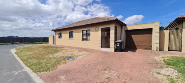 28 Cape Town Retirement Property and Houses For Sale - Pam Golding ...