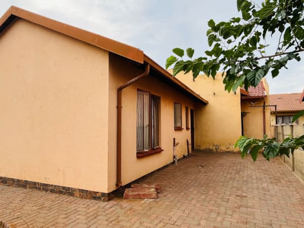 2 Bedroom House For Sale | Sebokeng Zone 17 | 1VT1684200 | Pam Golding ...