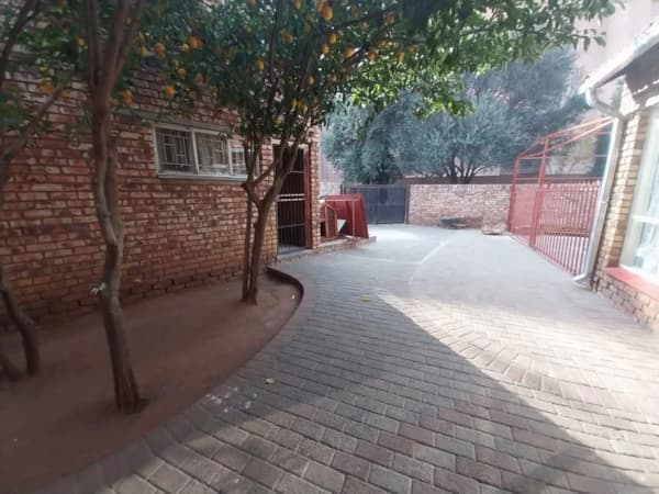 2 Bedroom Townhouse For Sale | New Park | 1KJ1695356 | Pam Golding ...